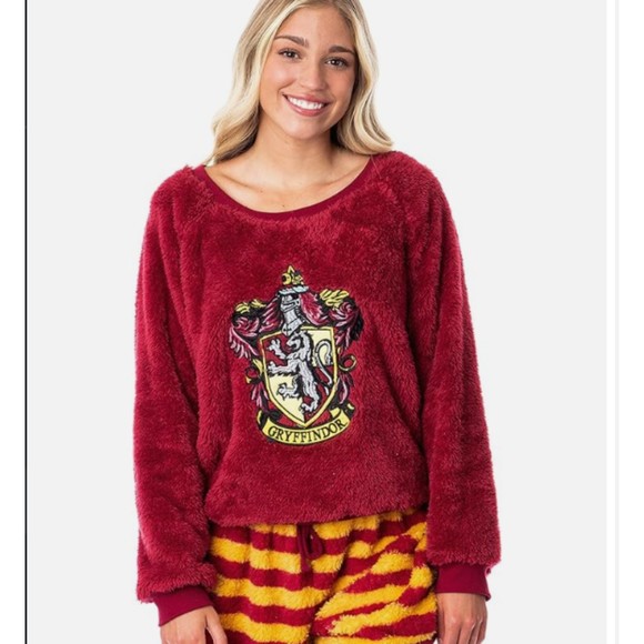 Intimates & Sleepwear | Harry Potter Gryffindor Crest Fuzzy Pullover ...